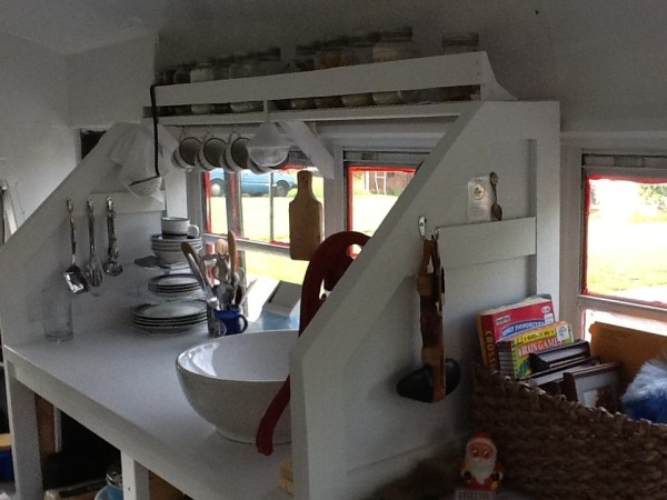 She Turned This Short School Bus Into Her 'Motor-Cottage'