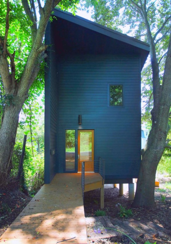 Simple and Elegant 950 Sq. Ft. Family Small House