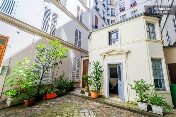 A 215 Sq. Ft. Tiny House in Paris You Might Love to Live Simply in