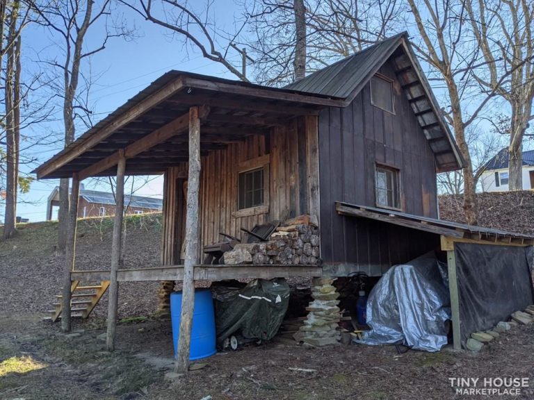 165 Sq. Ft. Cabin Made With 125-Year-Old Barnwood