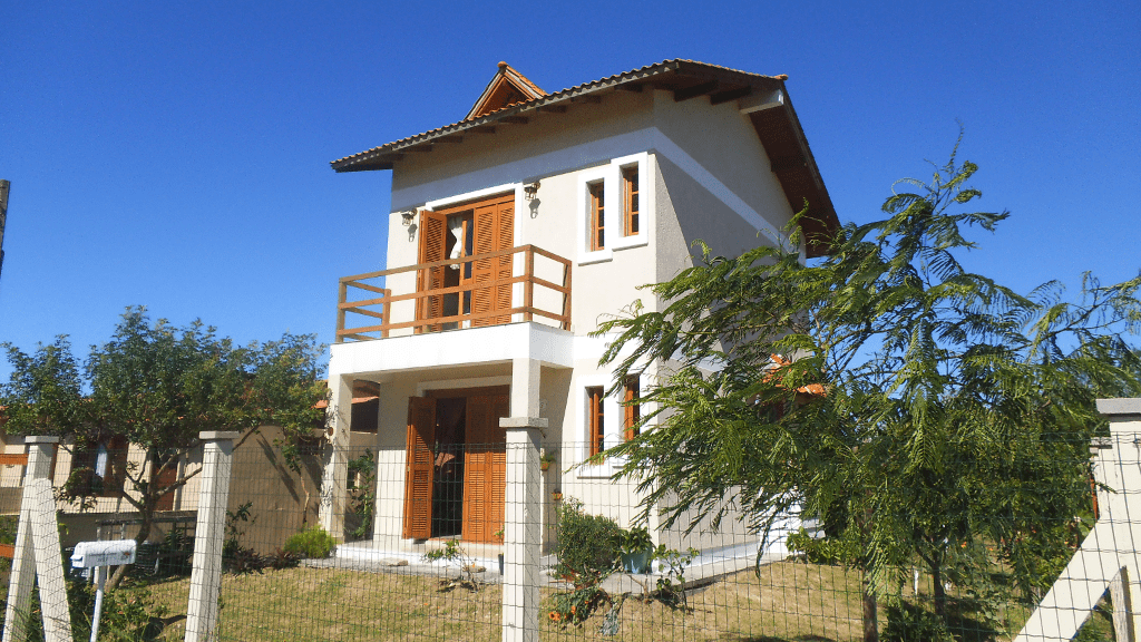 Brazilian Happy Couple’s Small House