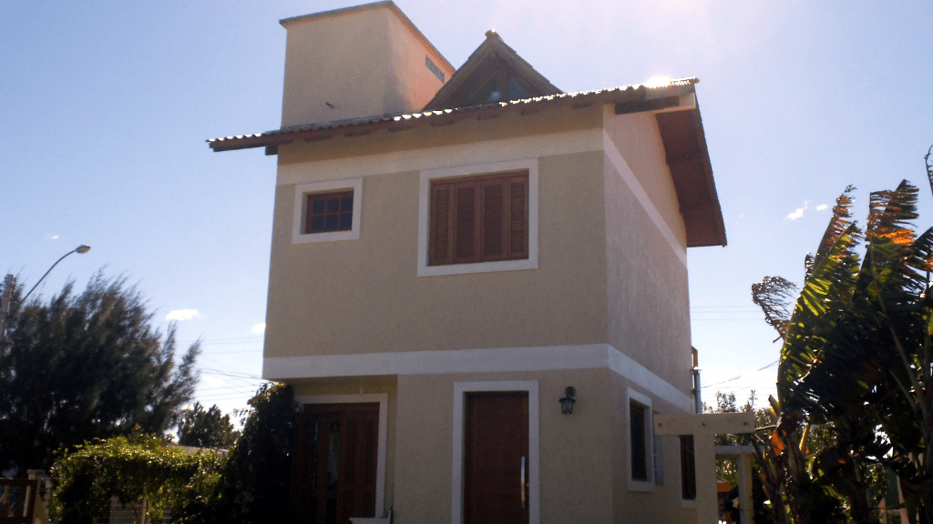 Brazilian Happy Couple’s Small House